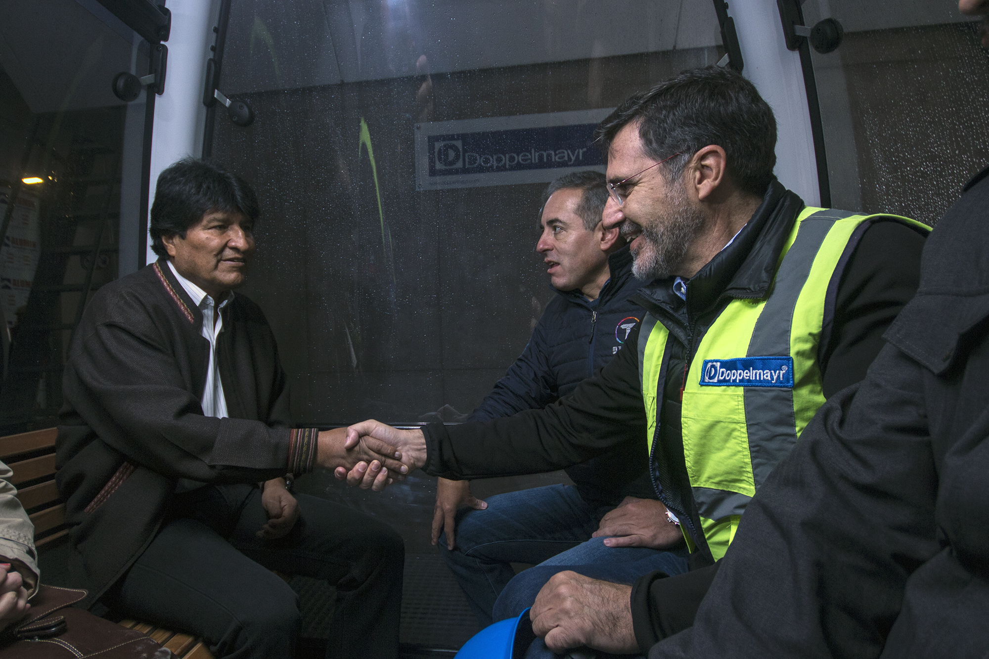 Presidente inspecciona las líneas Celeste y Blanca del teleférico antes ...